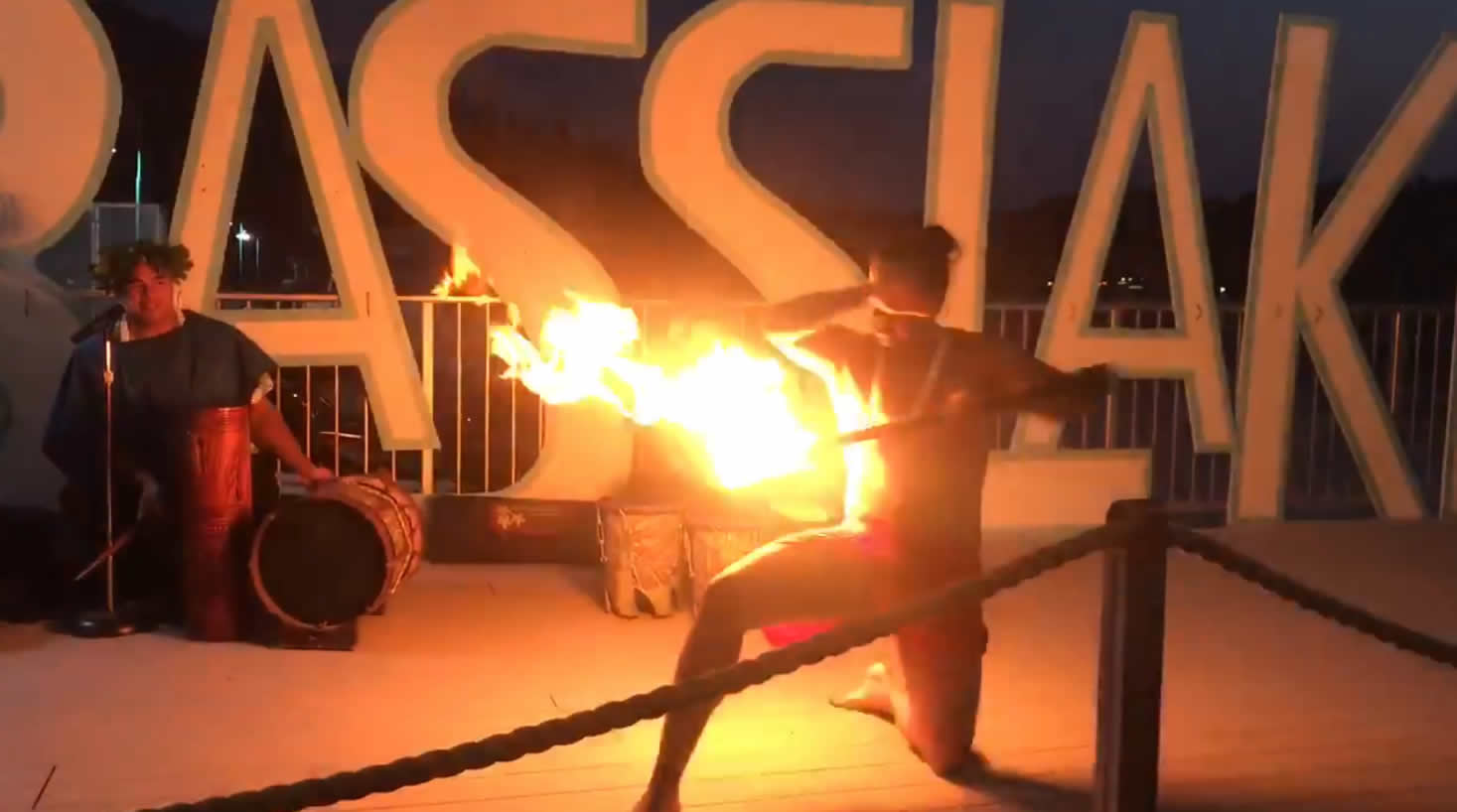 AMAZING Deejay Fig and the Polynesian Dancers Pines Resort Marina