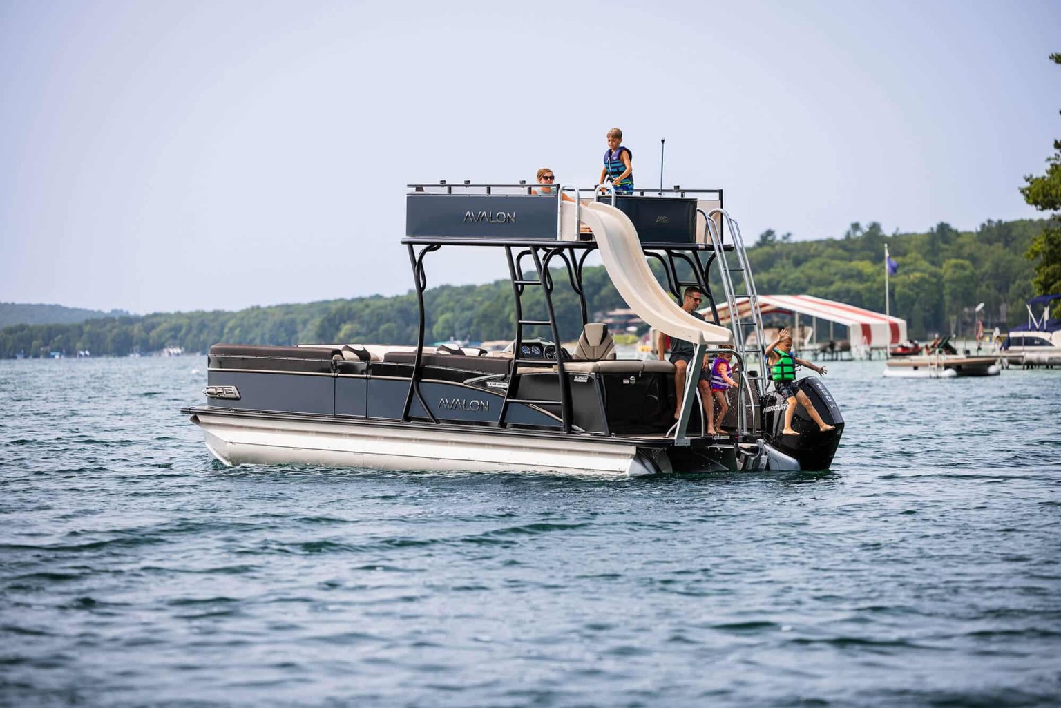 Patio / Pontoon Boats - Bass Lake Boat Rentals